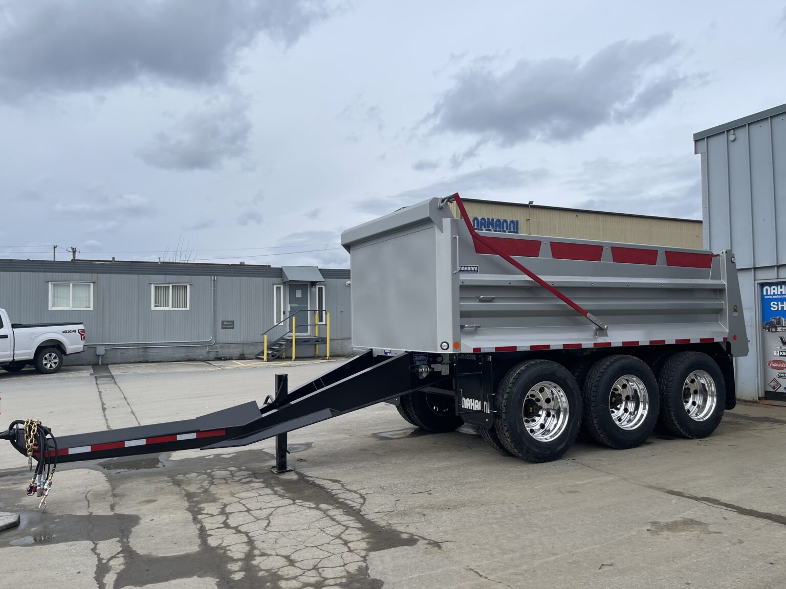 Tridem Pony Dump Trailer | Inside Hoist – Nahanni Industries